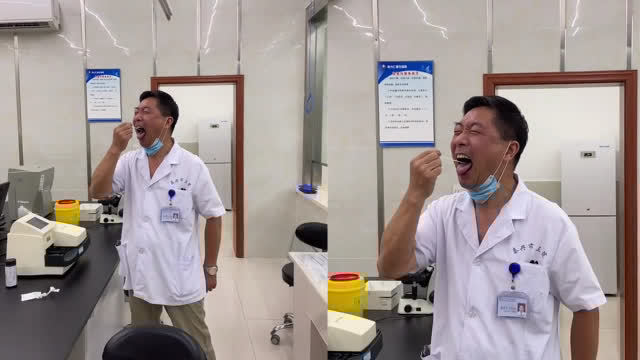 是个狠人!医生给自己做咽拭子测核酸:狠起来连自己都不放过