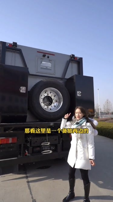 重汽原厂汕德卡越野房车,威猛霸气!