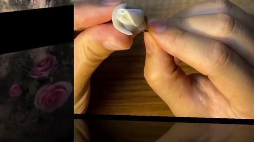 玫瑰花的粘土教学,操作非常简单哦,和家里的孩子一起做手工吧