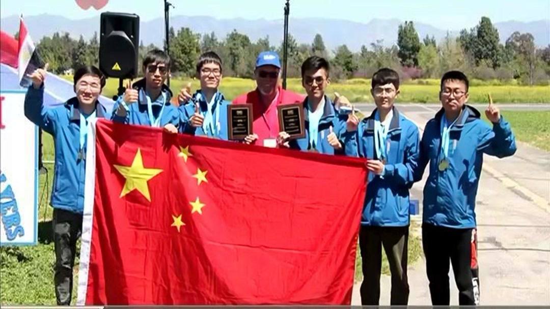 西安交大学生再创佳绩 在美国航模设计大赛获冠军!