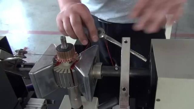 ...b>自动绕线机,分分钟就能缠一台电机,真是天才!