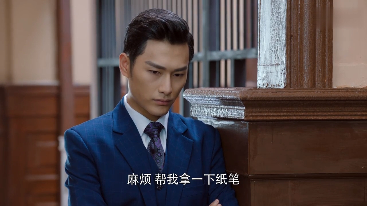 小楼又东风:经理下达任务,美女奉命换衣服,不料经理直接看呆!
