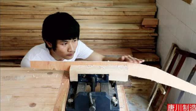 来看看中国小伙子制作舒适简洁的实木椅子,质量可靠!