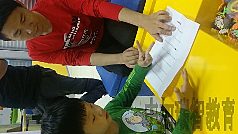 中加瑞智全脑速算课--聪明的果果小朋友顺利完成10个两位数连加减!