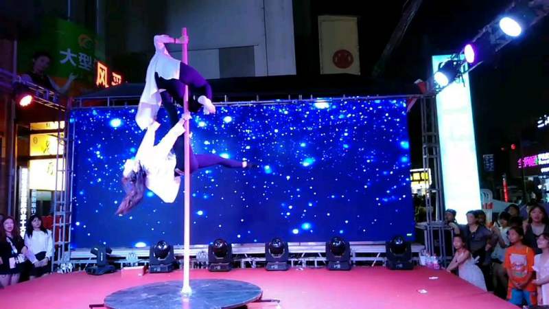 祁东县首届舞蹈节美女双人钢管舞