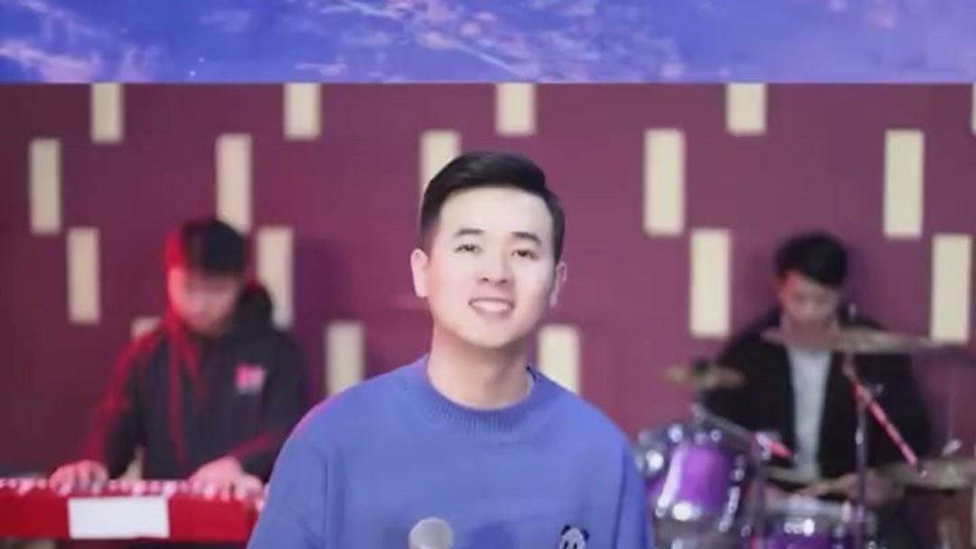 不管我离你有多远、我的心始终和你在一起