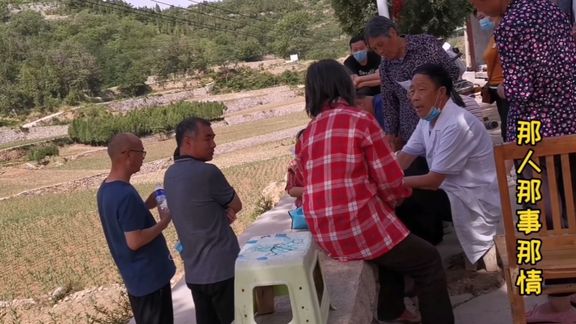 感谢这个时代的国家政策,镇上医生不定期的下乡为老人免费做检查