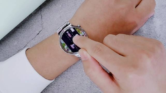 用一款4年前上市的手表玩游戏是什么感觉?