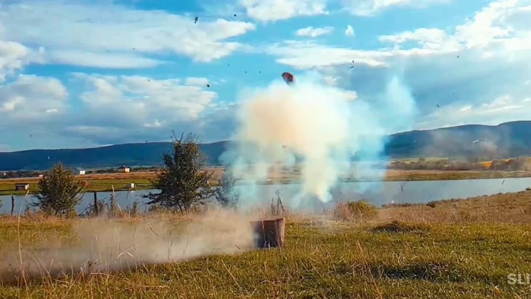 如果爆竹插入西瓜的大爆炸效果