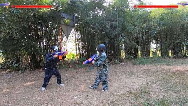 真人搞笑格斗CS:弟弟带着新装备三级头,不屑一顾的要挑战哥哥!