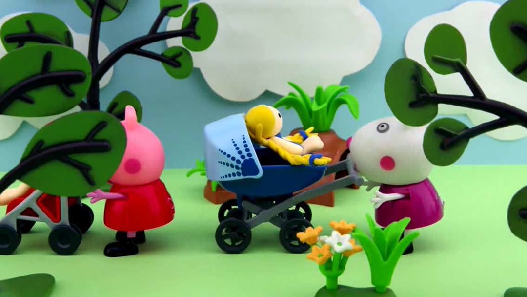 粉红猪小妹定格动画猪妈妈化妆成医生给玩具娃娃看病