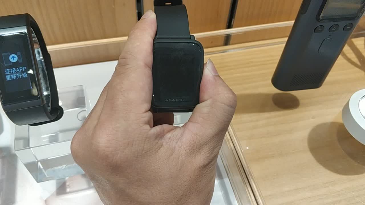 亲临小米之家:实拍小米手环手表,这3款,哪个最好看