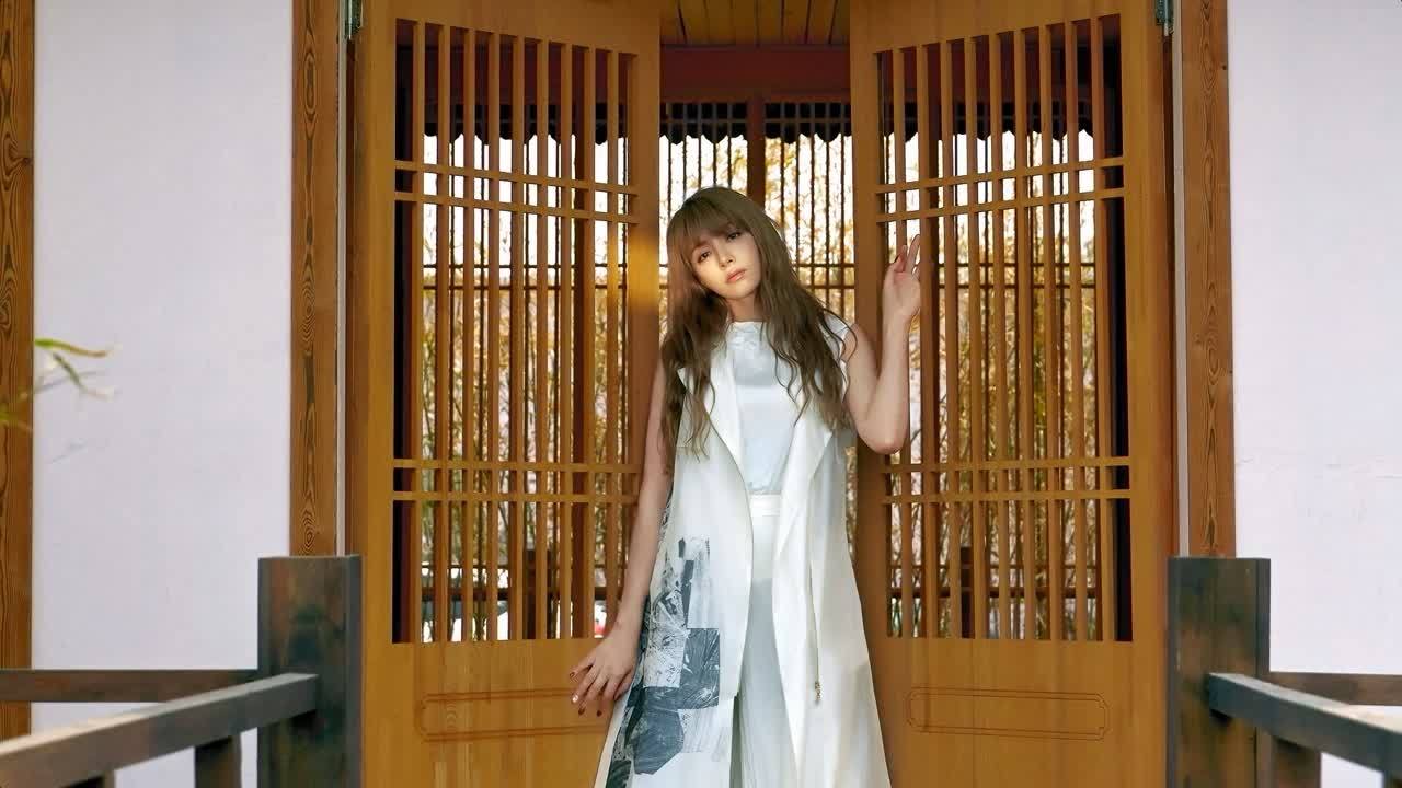 麦迪娜:艺术的水墨印花与古典的园林建筑融合的恰到好处