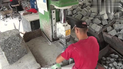 好厉害的石头切割机,简直就像切肉一样轻松,太实用了!