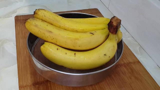 香蕉新吃法,不用一点面粉,做出来的特色小食品,30年头一次见到