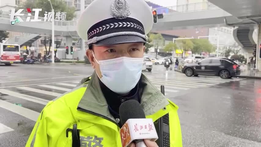 武汉交警发布雪天交通事故快处应急机制:人未伤、车能动、即拍即撤