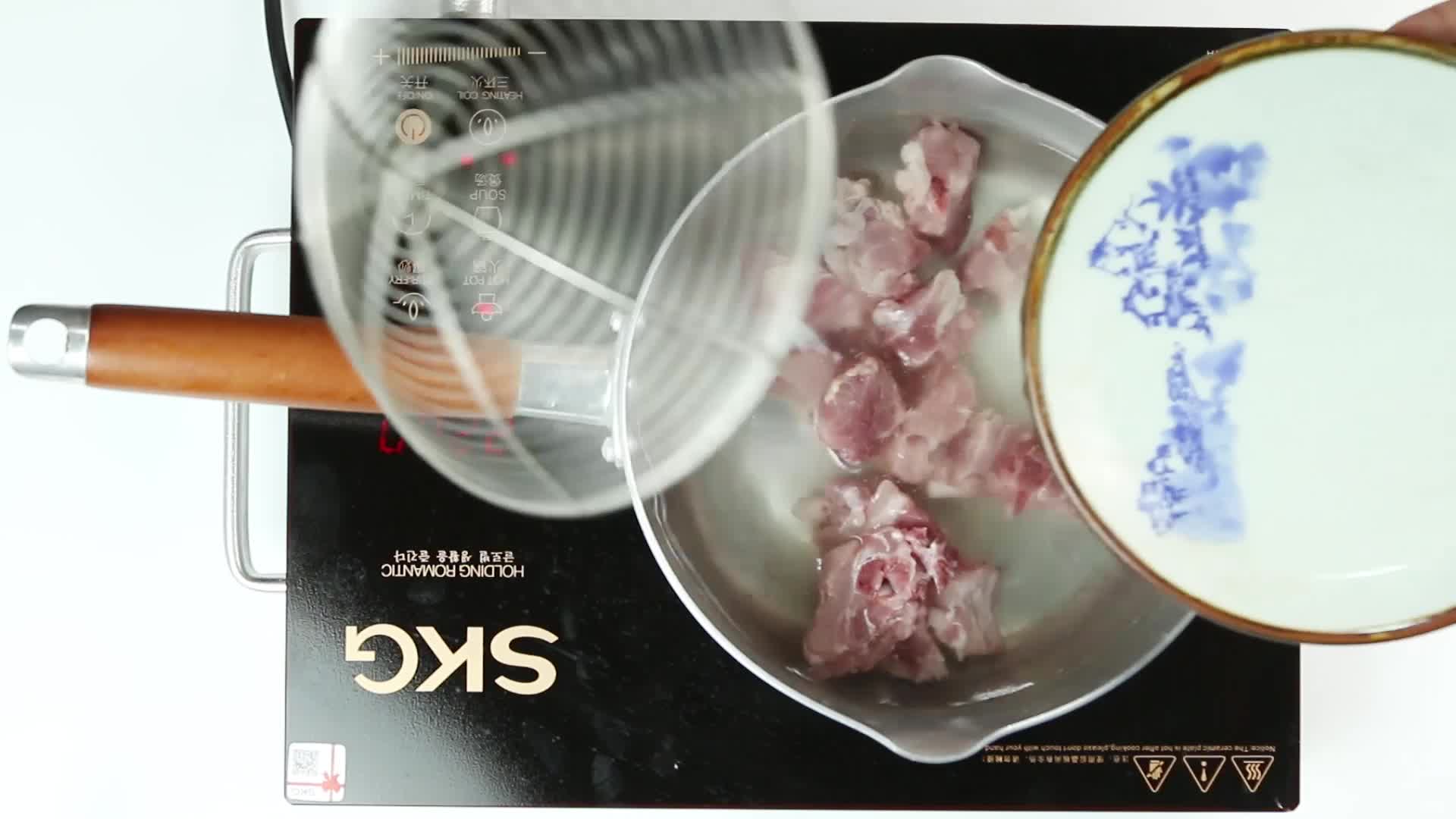 没有胃口?来一碗黄花菜白莲子葛根汤,健脾开胃,秒变吃货