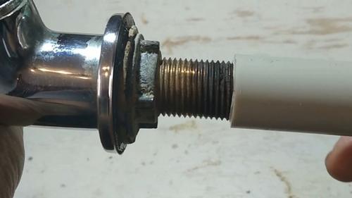 PPR水管和水龙头如何快速连接上不漏水,教授傅这个操作惊呆了我