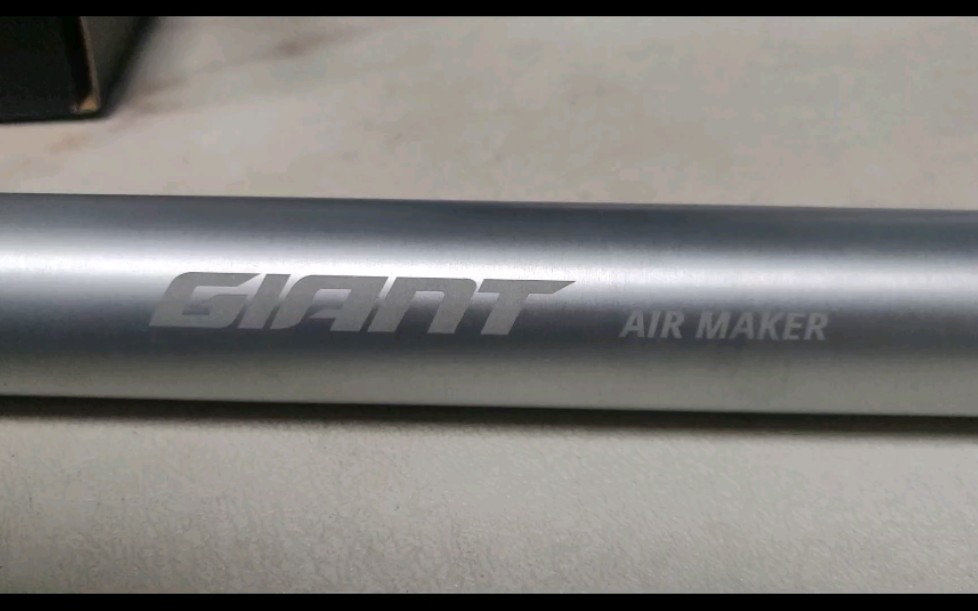 GIANT电动打气筒