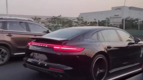 保时捷最实用的车型,家用炸街两不误,车灯设计让奥迪低调