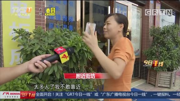 佛山:电动汽车自燃,消防街坊合力翻车灭火