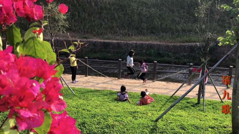 用稻草编织些家具玩物,带你走进农村乡野田园特有的童年时光