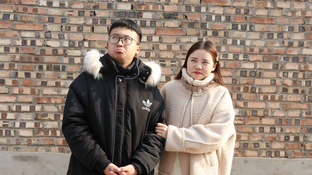 憨妞去相亲,自我介绍太有才了,看一遍笑一遍