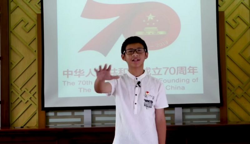 儿子代表初中部演讲比赛