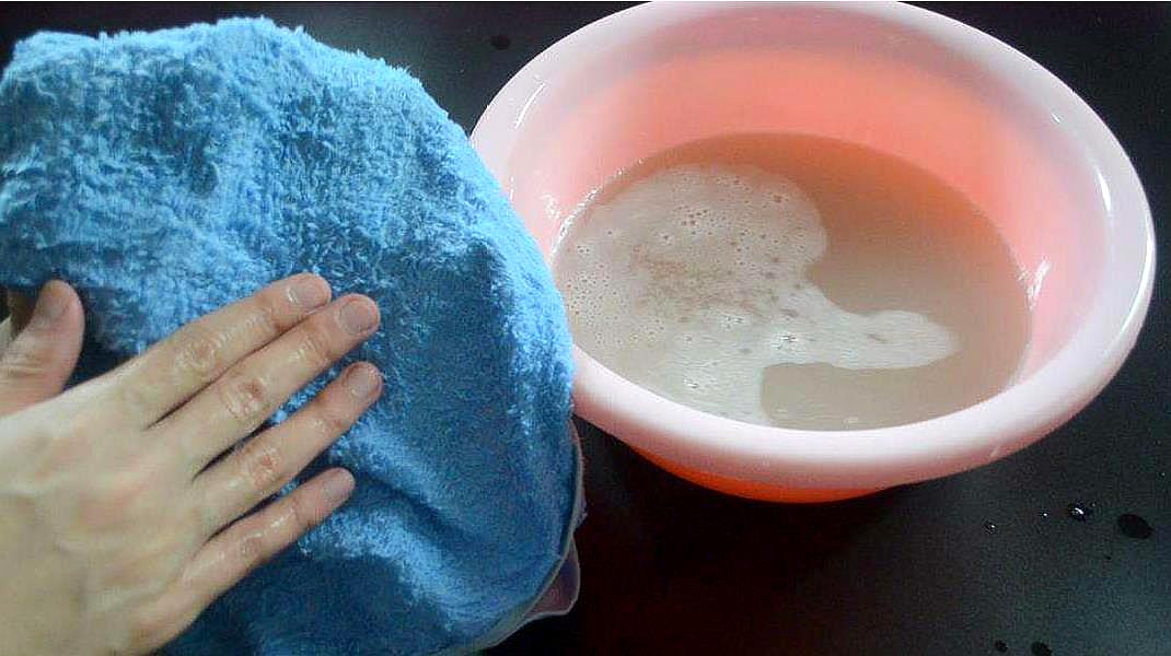 毛巾杀菌别只会用开水烫,只需撒一把,毛巾立马和新的一样,实用