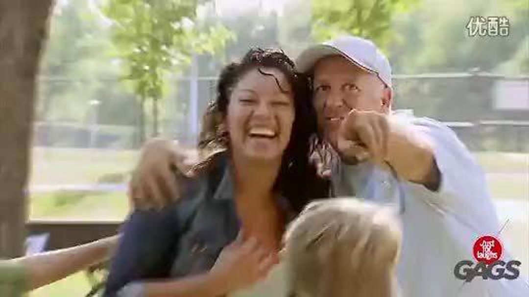 搞笑视频_搞笑图片_可怜的狗狗恶搞