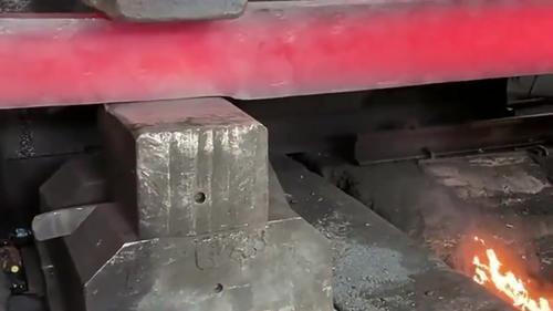 钢铁被加工出一定的硬度,需要不断在机器上磨合,其中的原理你懂吗?