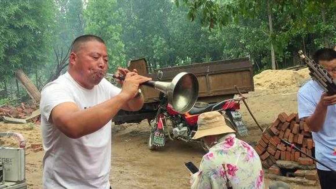 商丘市民间唢呐演奏《常香玉主题曲》《你家在哪里》,吹得真好听