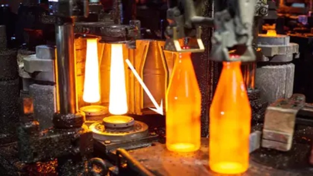 玻璃瓶的制造流程,一个瓶子成本不到1毛,居然还没运费贵!