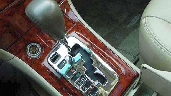 自动挡起步和停车正确步骤,顺序搞错变速箱报废,新手可别错过