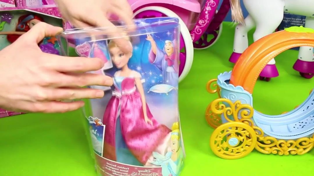儿童玩具动画:芭比娃娃玩具拆箱!组装露营车,游轮和梦幻飞机!
