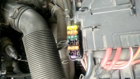 大众宝来,电瓶是保险丝,可以很好的保护电瓶「来自懂车帝车友圈」