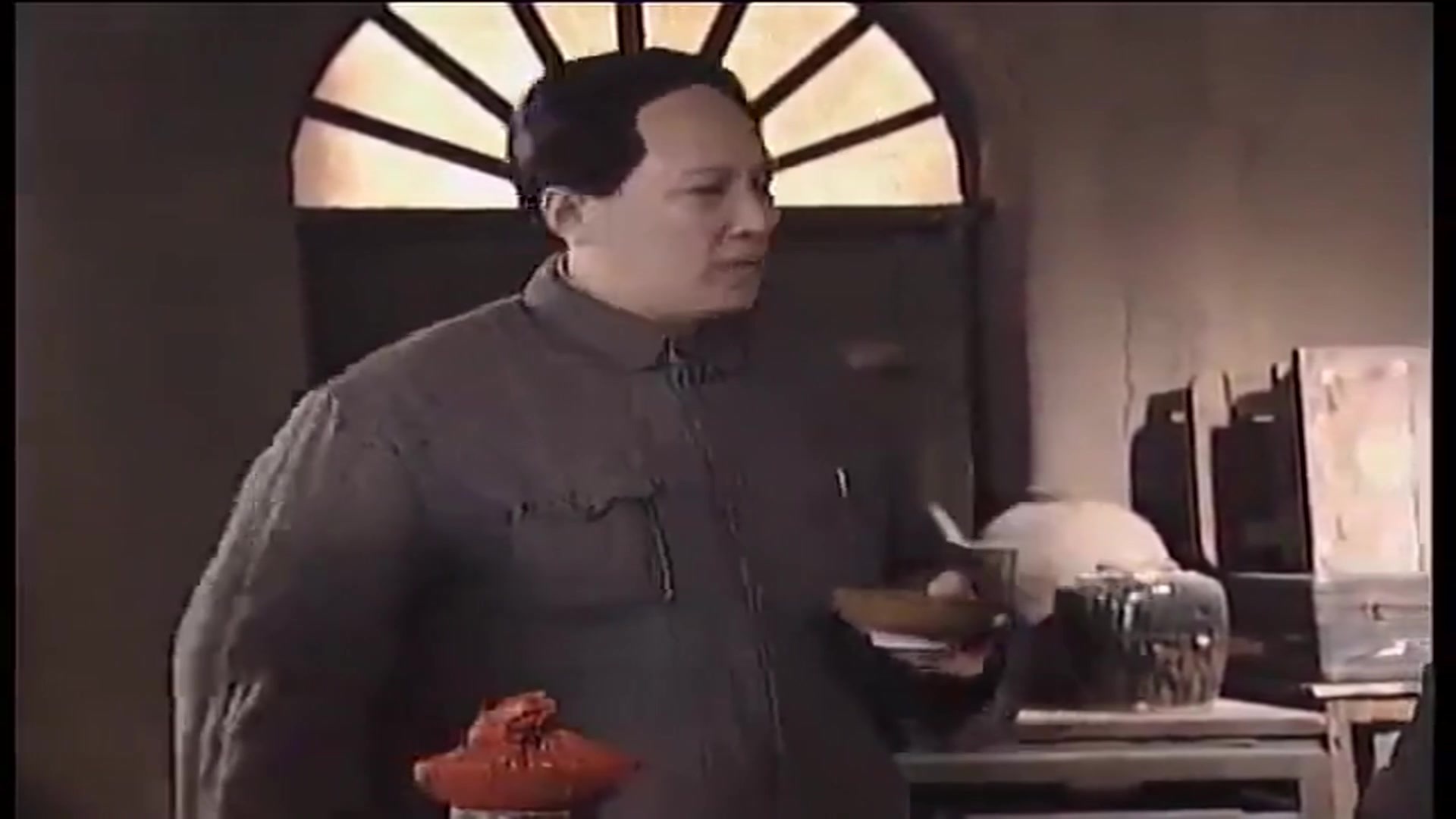 领袖:七届二中全会完美结束,毛主席和众位中央领导举杯,好看了