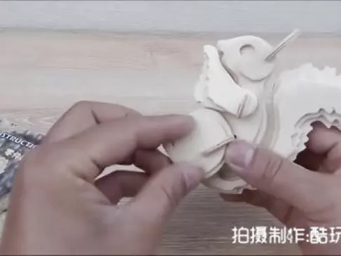 【酷玩之家】15四联木质3D立体拼图松鼠模型安装教程 亲子游戏木制...