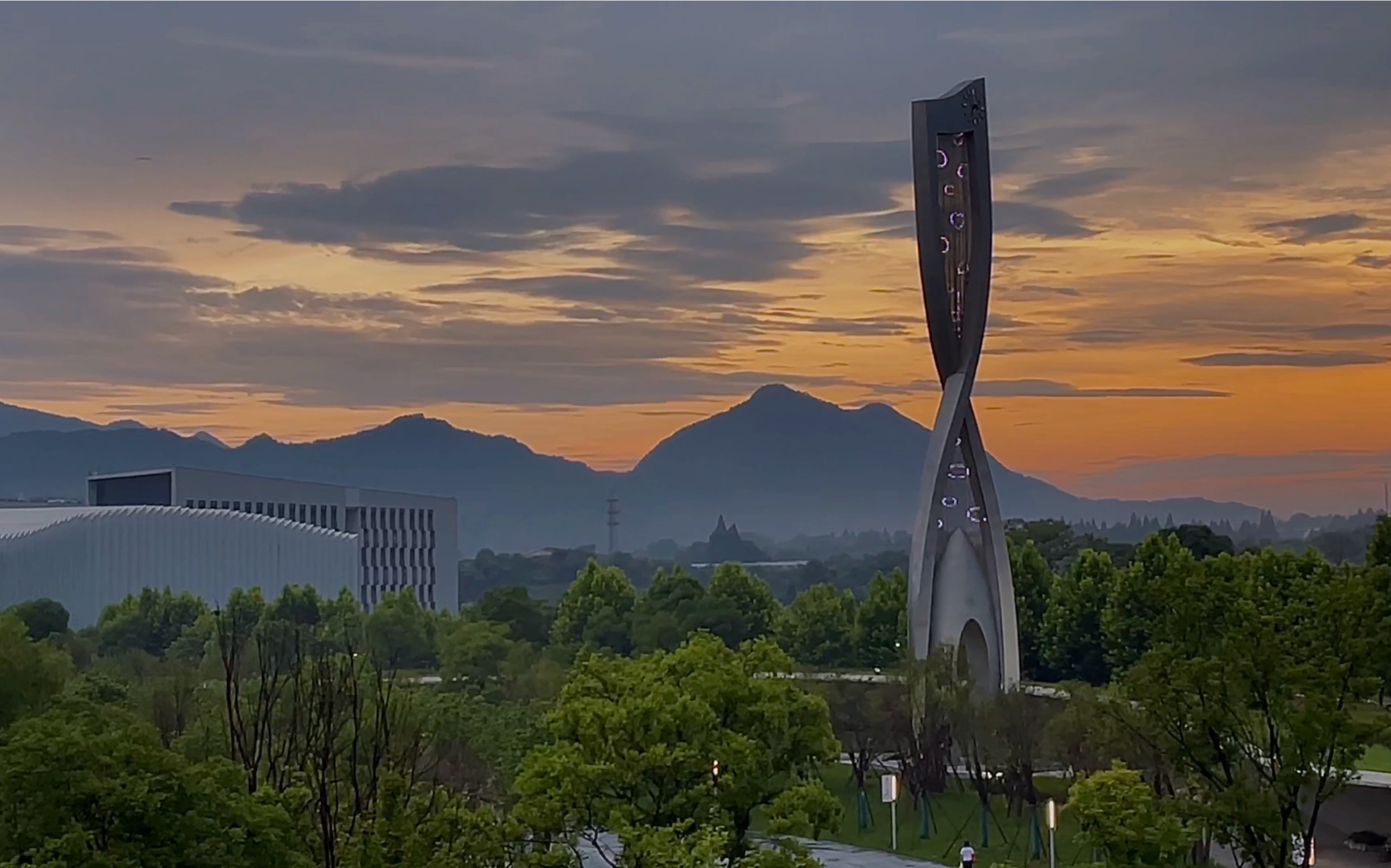 毕业典礼倒计时8小时!愿有前程可奔赴,亦有岁月共回首!明早见