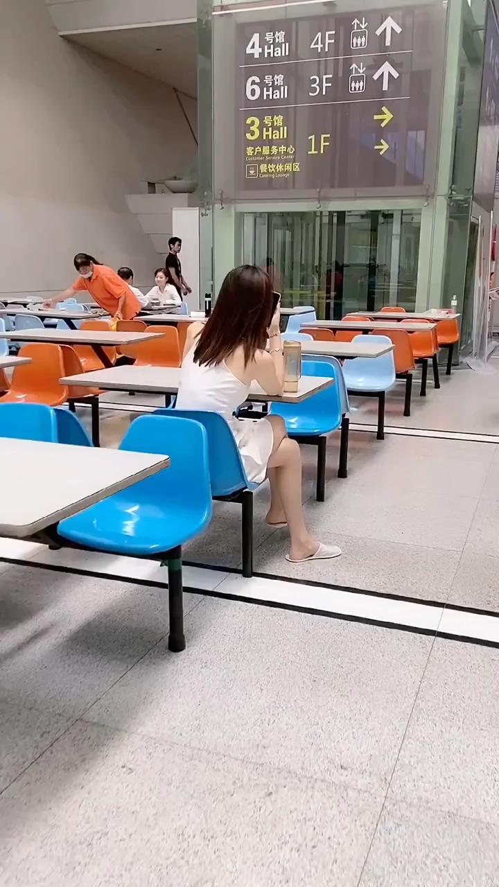 张芮尔加个微信@中国美女车模