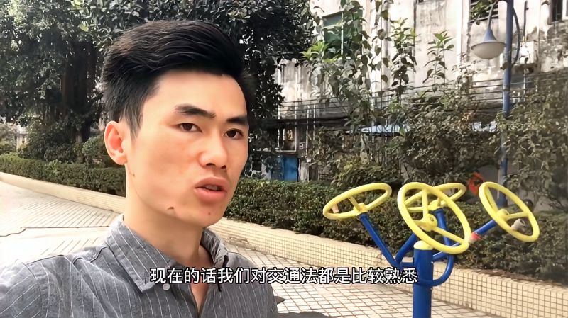 到底怎样才算闯红灯?误闯了马上停下来会不会被扣分罚款