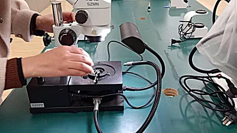 宝石显微镜的放大观察