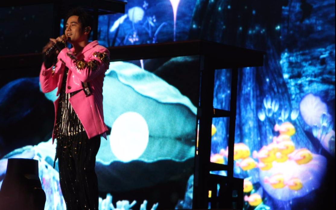 【周杰伦】“地表最强”世界巡回演唱会上海站 歌迷大合唱《屋顶》