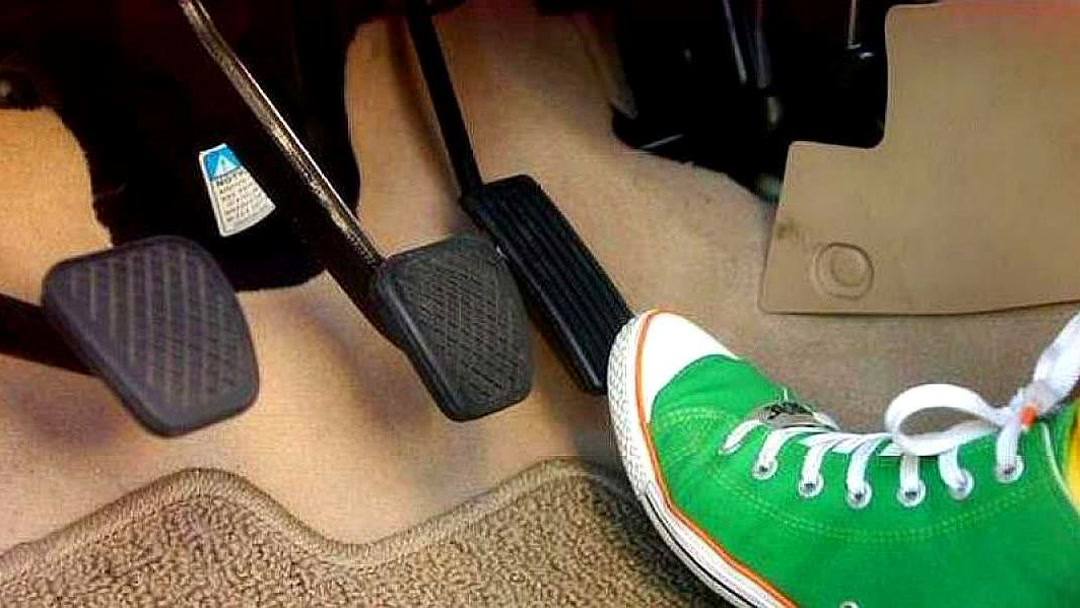 刹车与离合器一起踩真的很“要命”,听听老司机师傅怎么说?