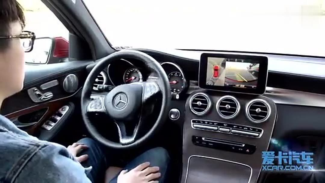奔驰GLC级 自动泊车入位演示—爱卡汽车