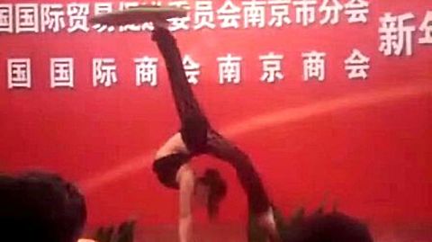 ...公司活动策划执行:承办各类大中小型礼仪庆典、企业晚会、开业庆典...