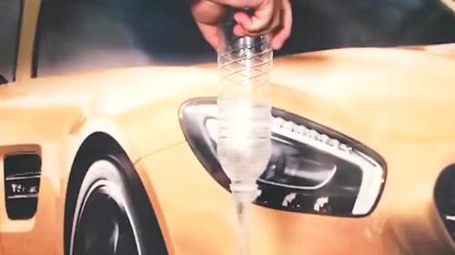 汽车的涡轮增压的演示,虽然不能拆发动机,但是矿泉水也可以演示