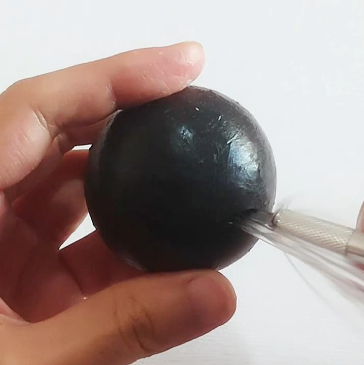 胶带球刽子手 