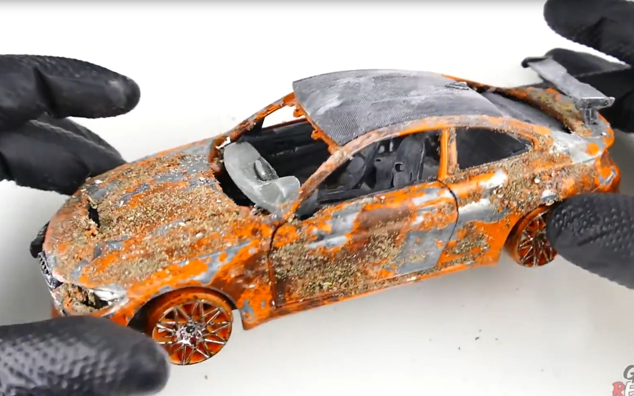 烂成这样都可以修复?极品飞车 BMW M4 GTS压铸模型车的修复