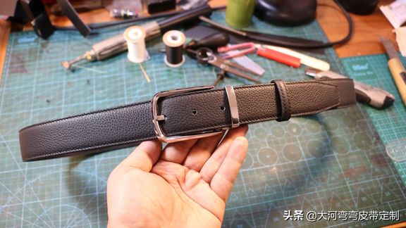 记录每根皮带的手工制作过程